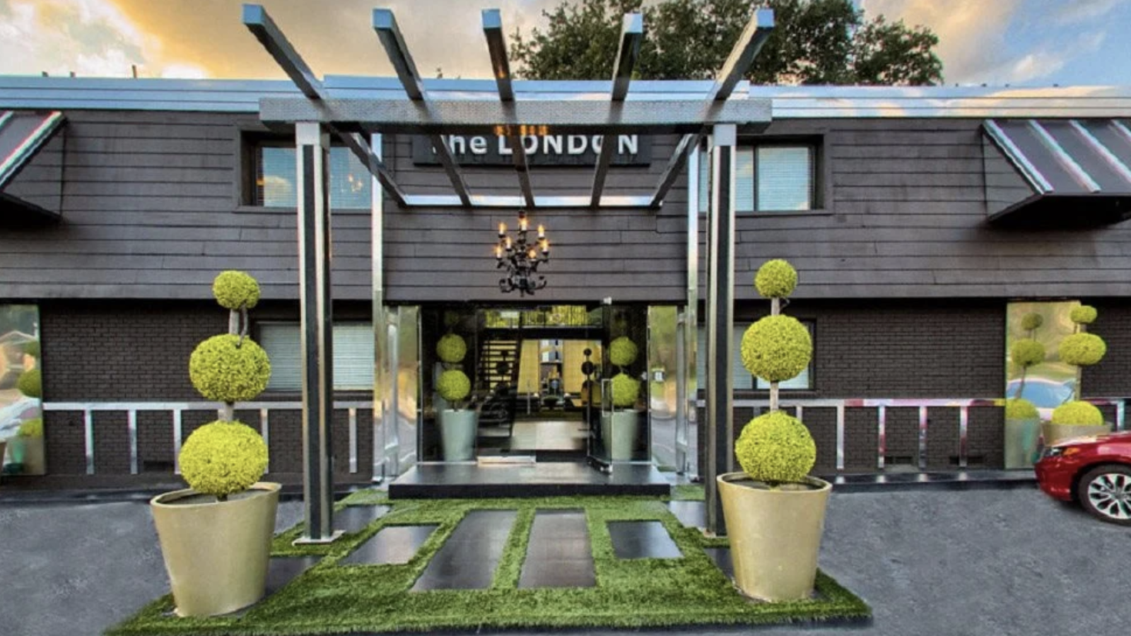 London | East Dallas Collection